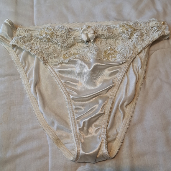 Cabernet | Intimates & Sleepwear | Vintage Cabernet Off White Bikini ...